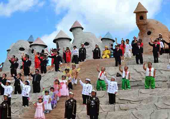 Know about the Kingdom of little people in China, a miniature city for ...