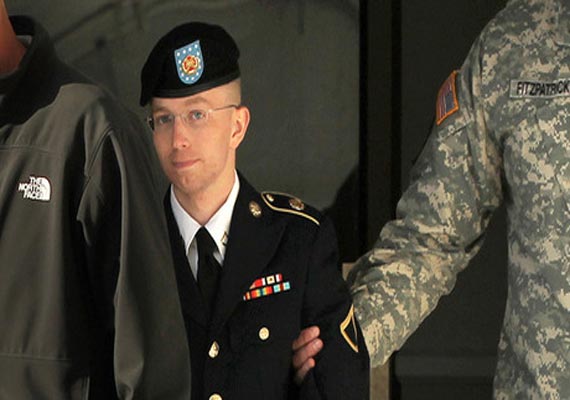 US soldier Manning gets 35 years' jail for leaking secret info to ...