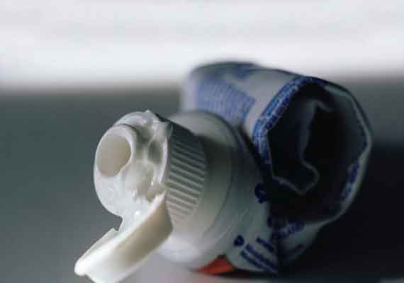 US warns of explosives in toothpaste tubes of airline passengers ...