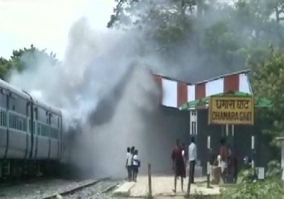 Train crushes 37 pilgrims to death in Bihar, angry mob torches bogies ...