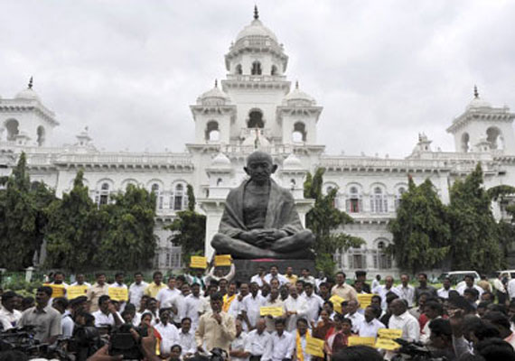 AP Assembly: Logjam continues over CM's move on Telangana Bill | India ...