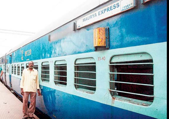 Bihar: Robbers kill one, injure four others in a train | India News ...