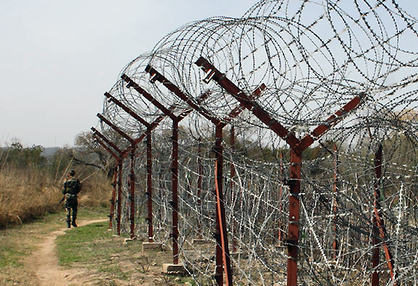 Centre mulling new all-weather fence along LoC in Kashmir | India News ...