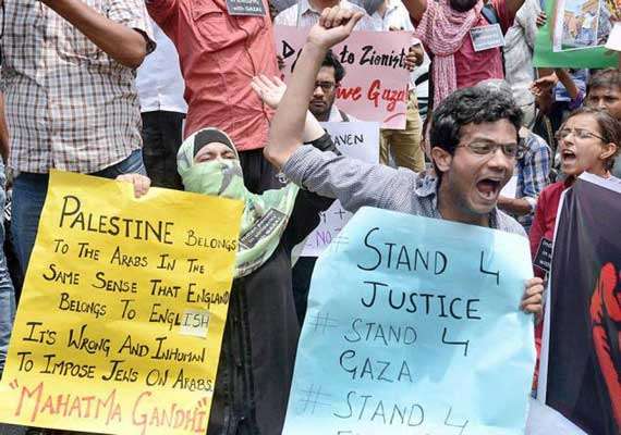 Protest outside Israel Embassy; several detained | India News – India TV