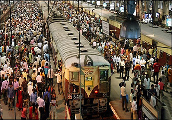 Flash strike hits services on Mumbai's busiest local line | India News ...