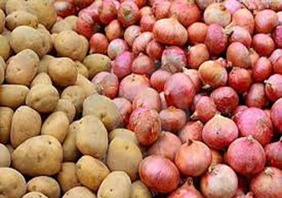 Govt puts stock limits on onion & potato to check prices | India News – India TV