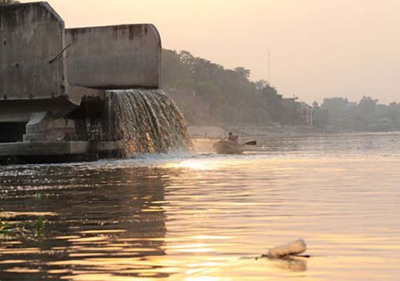 Thane: Over 150 taken ill due to chemical waste in drain | India News ...