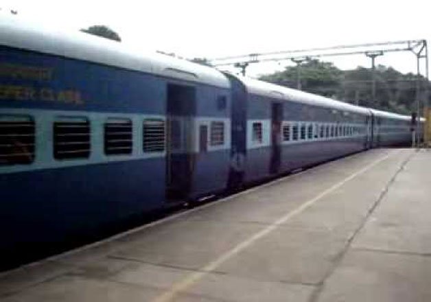 Train bogie derails; two hurt | India News – India TV