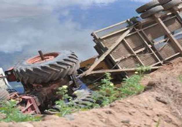 Four killed, 10 hurt after tractor-trolley overturns|India TV News ...