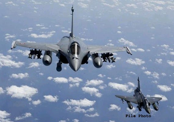 Britain holds out hope for Eurofighter winning over France's Rafale ...