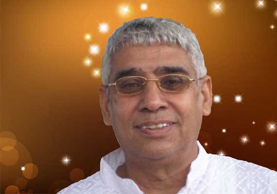 Bizarre: Followers of Rampal bathed him in milk for making kheer-prasad ...