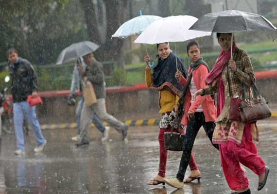 Pleasant weather as rain hits national capital | India News – India TV