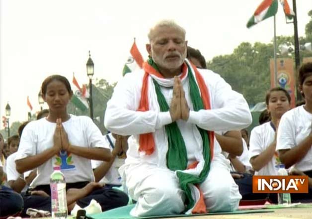 Yoga day marks start of new era: Narendra Modi - IndiaTv news | India ...