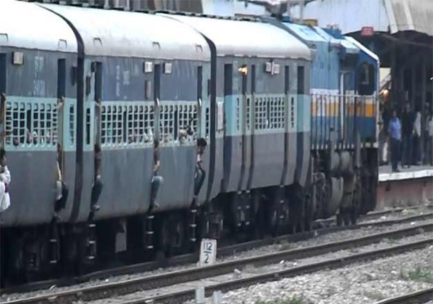 Jammu Mail catches fire, no casualties |IndiaTV News | India News ...