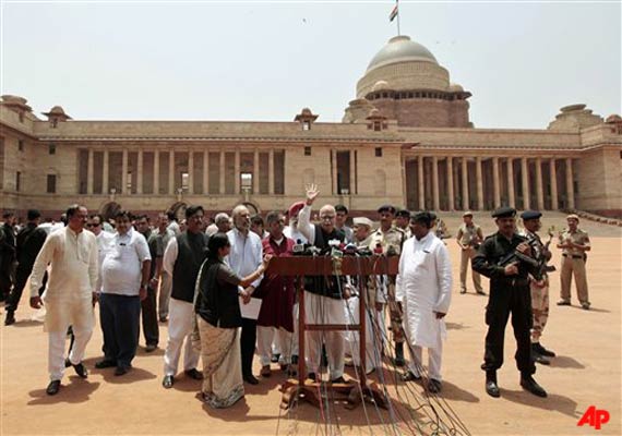 NDA Leaders Meet President, Demand Special Parliament Session | India ...