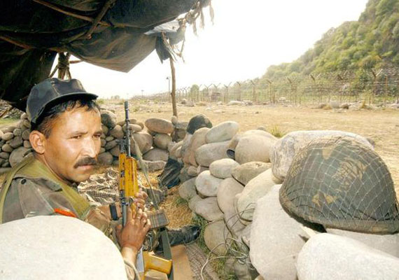 Pakistani troops indiscriminately fire at 3 Indian posts in Poonch ...