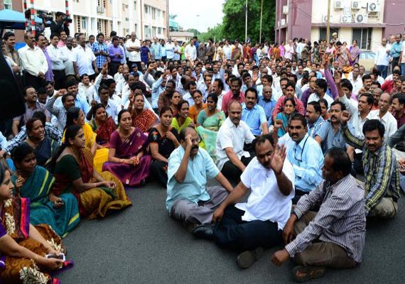 Protests continue in Seemandhra region for united AP | India News ...