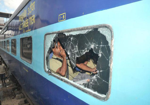 Six passengers injured in Bihar train robbery | India News – India TV