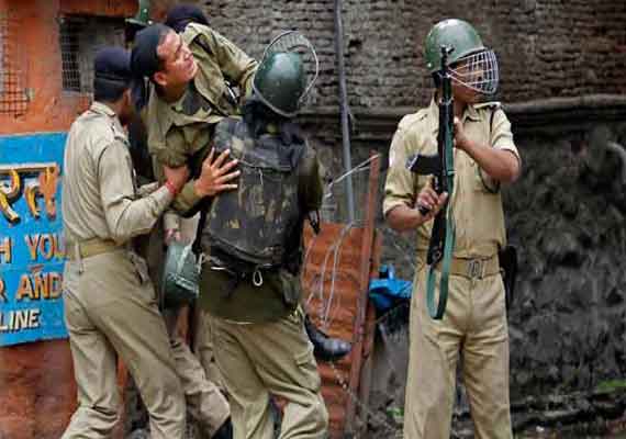 Three killed in Kashmir explosion | India News – India TV