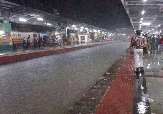 Vapi town waterlogged after heavy rains | India News – India TV