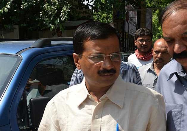 Arvind Kejriwal, Manish Sisodia, Yogendra Yadav appear before Delhi court in defamation case ...