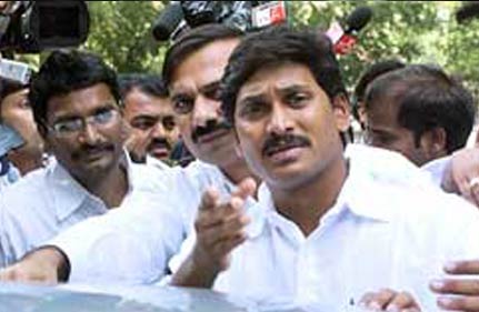 Jagan Pays Obeisance At Father YSR's Burial Site | National News – India TV