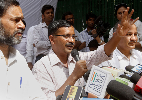 Kejriwal's road show in Chandni Chowk attracts huge crowd | National ...