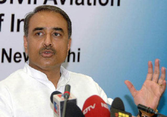 Praful Patel visits Uddhav Thackeray at Lilavati Hospital | National ...