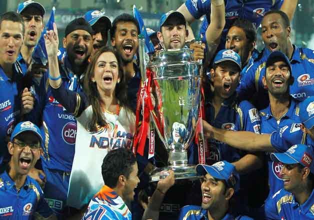 Bollywood chants 'Mumbai Mumbai' as MI lift IPL crown | IndiaTV News ...