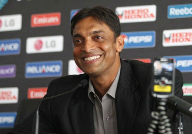 Shoaib Akhtar praises Misbah says he is keeping team alive | IndiaTV ...