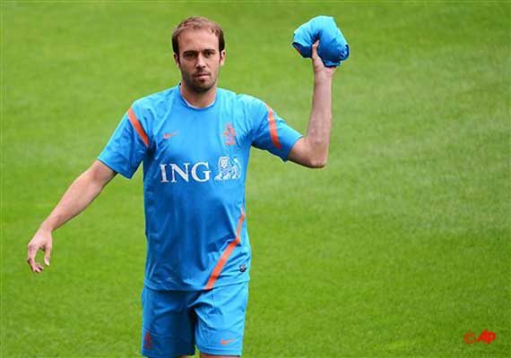 Mathijsen back for 1st training since injury | Soccer News – India TV