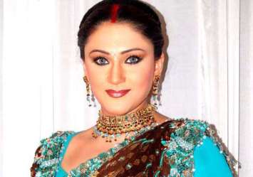 Eva Grover In Kurukshetra To Celebrate Holi With Mother