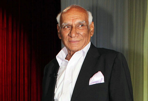 Legendary director Yash Chopra passes away | Bollywood News – India TV