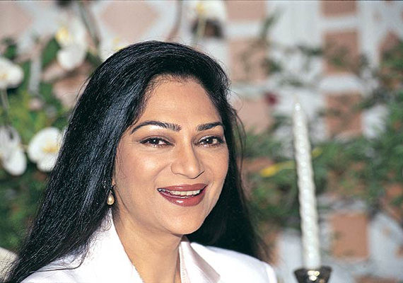 Simi Garewal set to return to film direction | Bollywood News – India TV