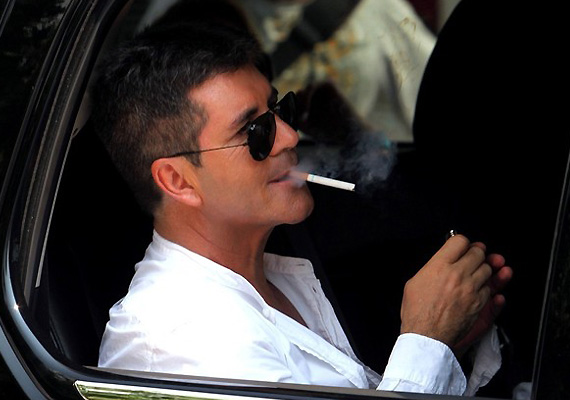 Smoking always on Simon Cowell's mind | Hollywood News – India TV