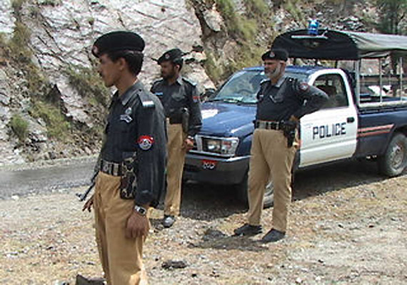 Pakistani police launch hunt for Kashmiri leader Aasiya Indrabi's ...