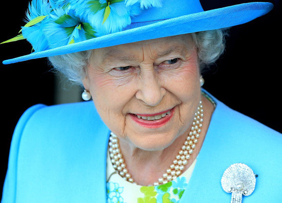 Queen begins N.Ireland trip, to meet ex-IRA chief | World News – India TV