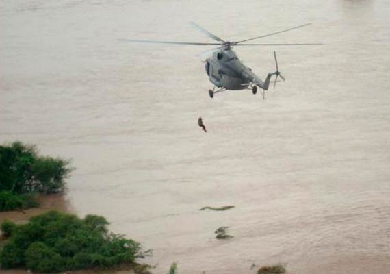 Helicopters Fail To Drop Food Packets In Flood-Hit Orissa | India News – India TV