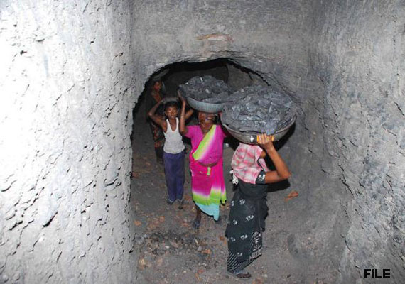 Illegal mine caves in, several trapped | India News – India TV