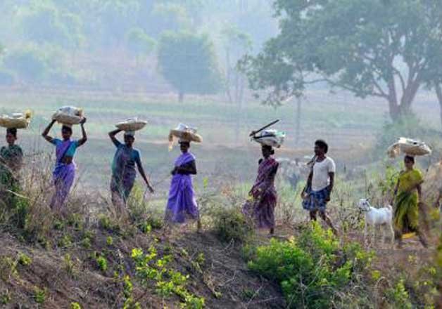 92% rural households have monthly income of less than Rs 10,000-IndiaTV ...