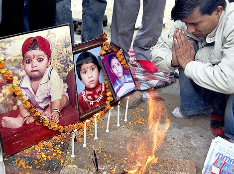 8th anniversary of Nithari killings: Families remember victims | India ...