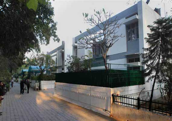 PM Manmohan Singh will stay in Dikshit's former residence after ...