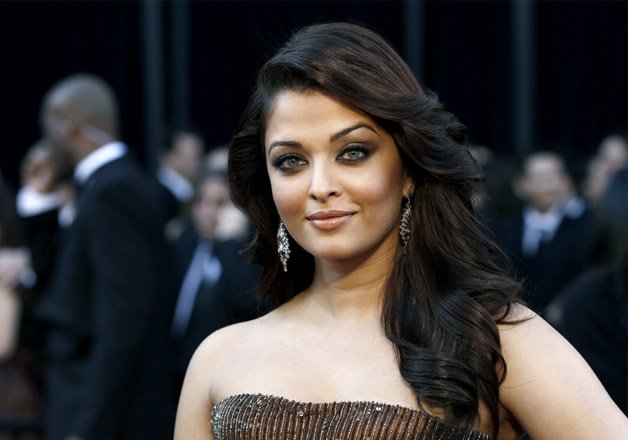 Aishwarya Rai Bachchan completes 21 years of winning Miss World title ...