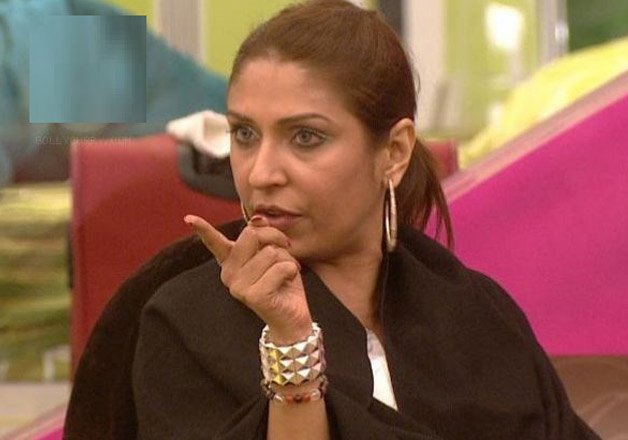 Pooja Missra points gun at shop staff | IndiaTV News | Bollywood News ...