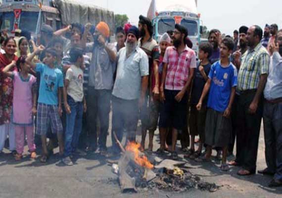 Angry mob blocks Jammu-Pathankot national highway over death of ex-CRPF ...