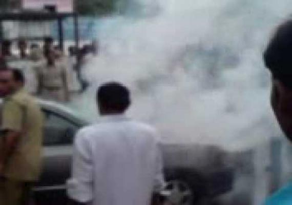 CNG car catches fire in Noida | India News – India TV