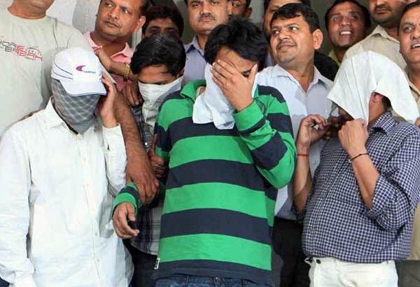 Two More DGCA Staffers Held In Fake Pilot Licence Scam | Hollywood News ...