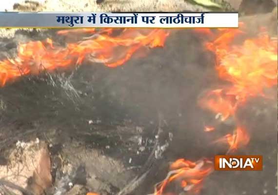 Mathura: 18 injured as farmers' protest turn violent, buses torched ...