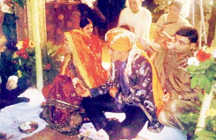 Dhoni Weds Sakshi In Presence Of Teammates, Close Friends | Lifestyle ...