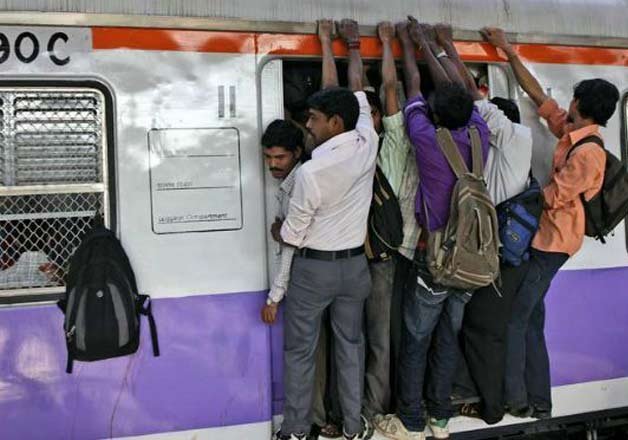 Deaths due to fall from overcrowded local trains go up in Mumbai: RTI ...